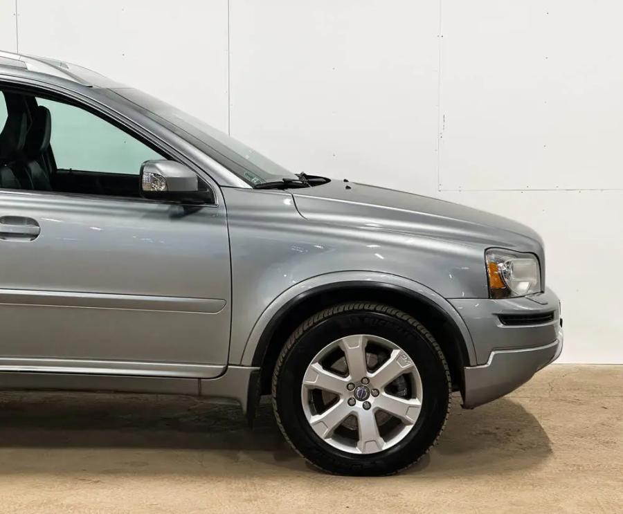 Grey Volvo XC90 2014 in Jurmala, with an engine capacity of 2.40 L and mileage of 204 thousand km for 13990 €, photo 15 on AUTOMOTO.COM.LV