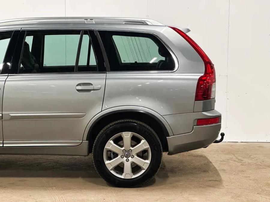 Grey Volvo XC90 2014 in Jurmala, with an engine capacity of 2.40 L and mileage of 204 thousand km for 13990 €, photo 18 on AUTOMOTO.COM.LV