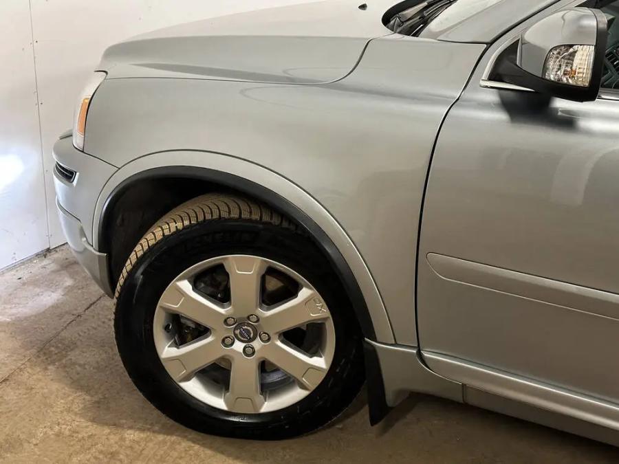 Grey Volvo XC90 2014 in Jurmala, with an engine capacity of 2.40 L and mileage of 204 thousand km for 13990 €, photo 19 on AUTOMOTO.COM.LV