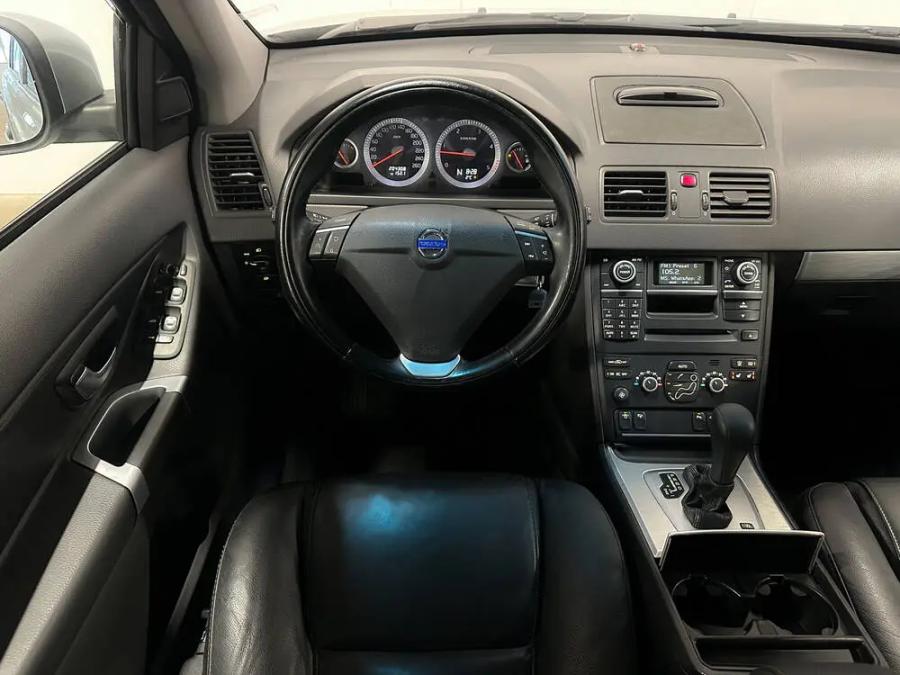 Grey Volvo XC90 2014 in Jurmala, with an engine capacity of 2.40 L and mileage of 204 thousand km for 13990 €, photo 23 on AUTOMOTO.COM.LV