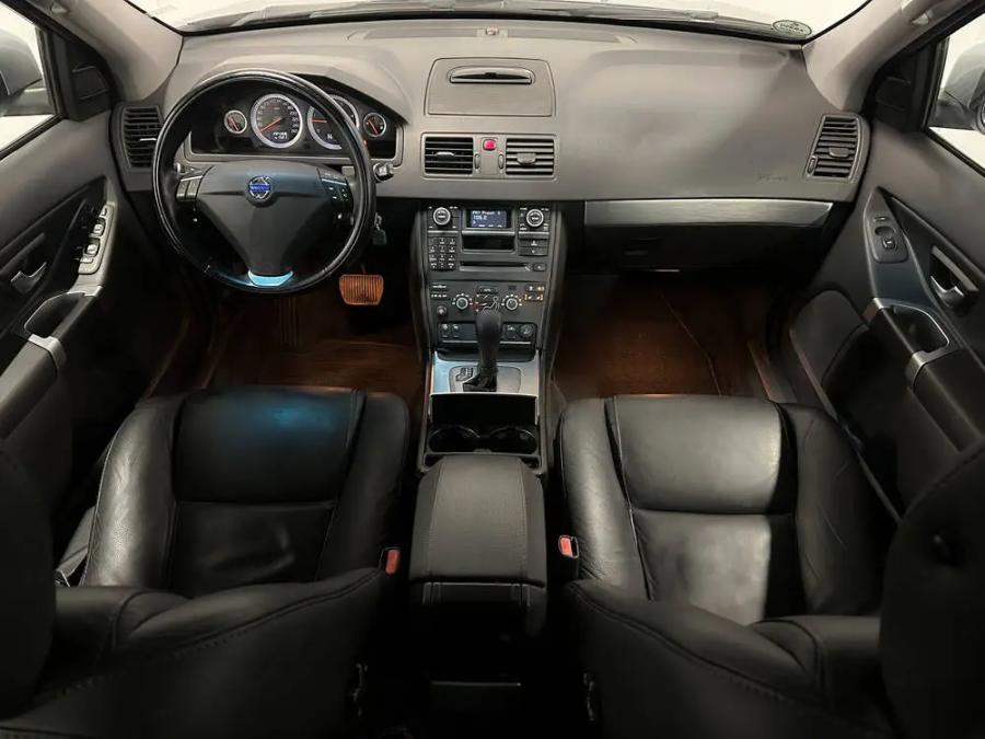 Grey Volvo XC90 2014 in Jurmala, with an engine capacity of 2.40 L and mileage of 204 thousand km for 13990 €, photo 24 on AUTOMOTO.COM.LV