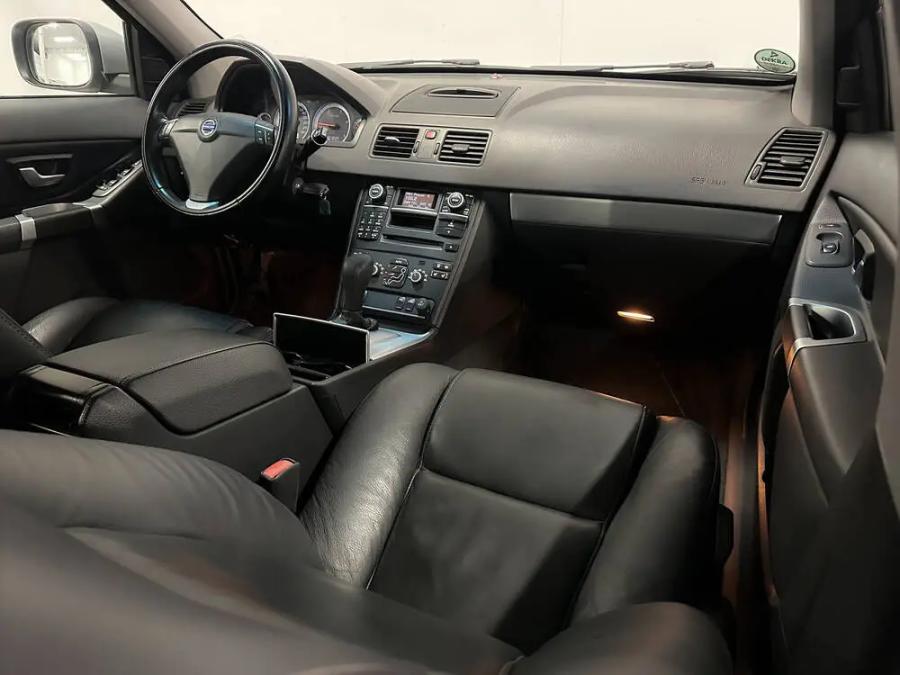 Grey Volvo XC90 2014 in Jurmala, with an engine capacity of 2.40 L and mileage of 204 thousand km for 13990 €, photo 25 on AUTOMOTO.COM.LV