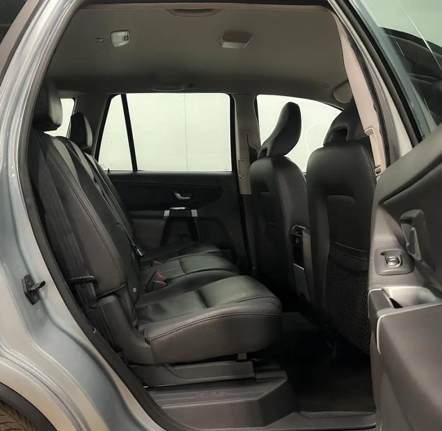 Grey Volvo XC90 2014 in Jurmala, with an engine capacity of 2.40 L and mileage of 204 thousand km for 13990 €, photo 27 on AUTOMOTO.COM.LV