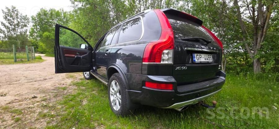 Pelēks Volvo XC90 2014 Rīga, ar dzinēja tilpumu 2.40 L un nobraukumu 268 tūkst. km par 11500 €, foto 1 vietnē AUTOMOTO.COM.LV