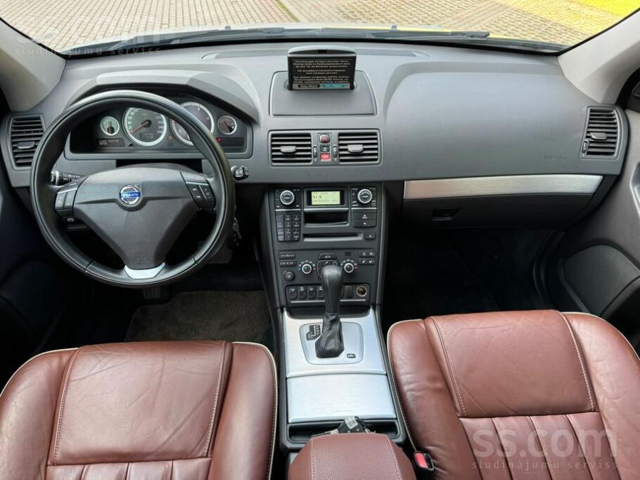Grey Volvo XC90 2014 in Ogre, with an engine capacity of 2.40 L and mileage of 198 thousand km for 13280 €, photo 12 on AUTOMOTO.COM.LV