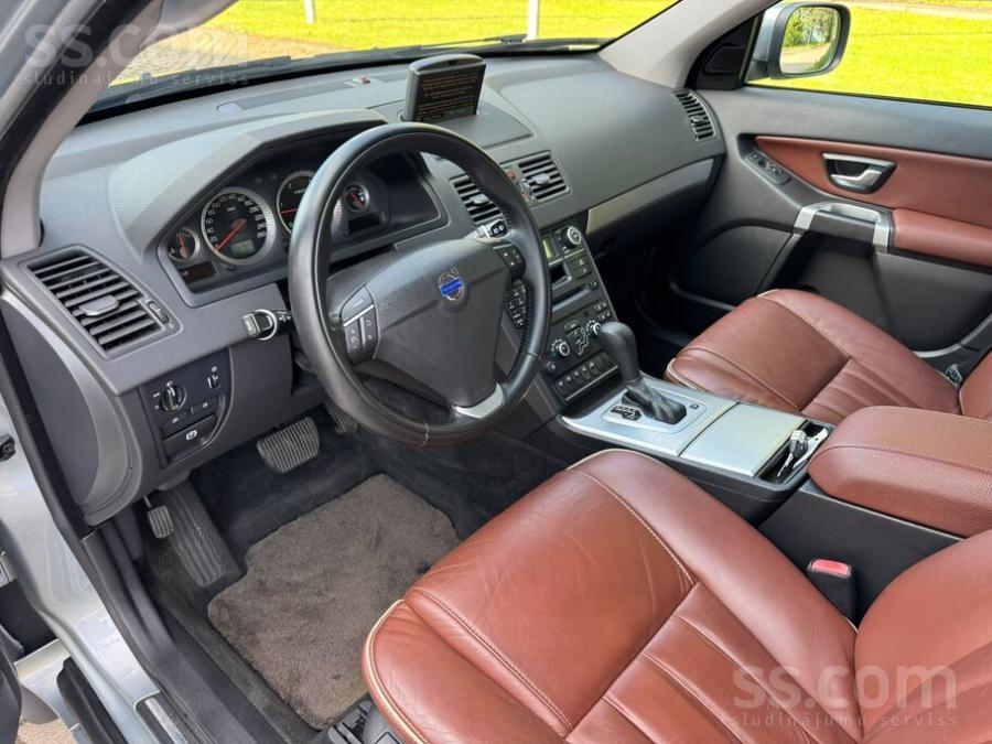 Grey Volvo XC90 2014 in Ogre, with an engine capacity of 2.40 L and mileage of 198 thousand km for 13280 €, photo 26 on AUTOMOTO.COM.LV