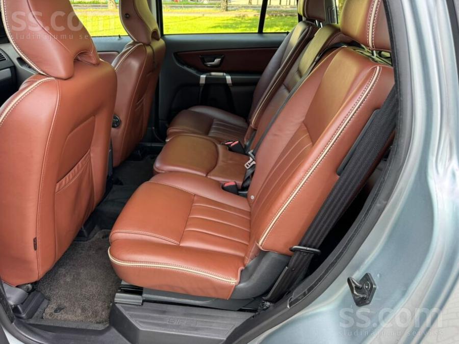 Grey Volvo XC90 2014 in Ogre, with an engine capacity of 2.40 L and mileage of 198 thousand km for 13280 €, photo 27 on AUTOMOTO.COM.LV