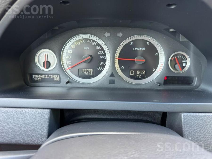 Grey Volvo XC90 2014 in Ogre, with an engine capacity of 2.40 L and mileage of 198 thousand km for 13280 €, photo 29 on AUTOMOTO.COM.LV
