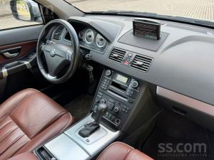 Grey Volvo XC90 2014 in Ogre, with an engine capacity of 2.40 L and mileage of 198 thousand km for 13280 €, photo 30 on AUTOMOTO.COM.LV