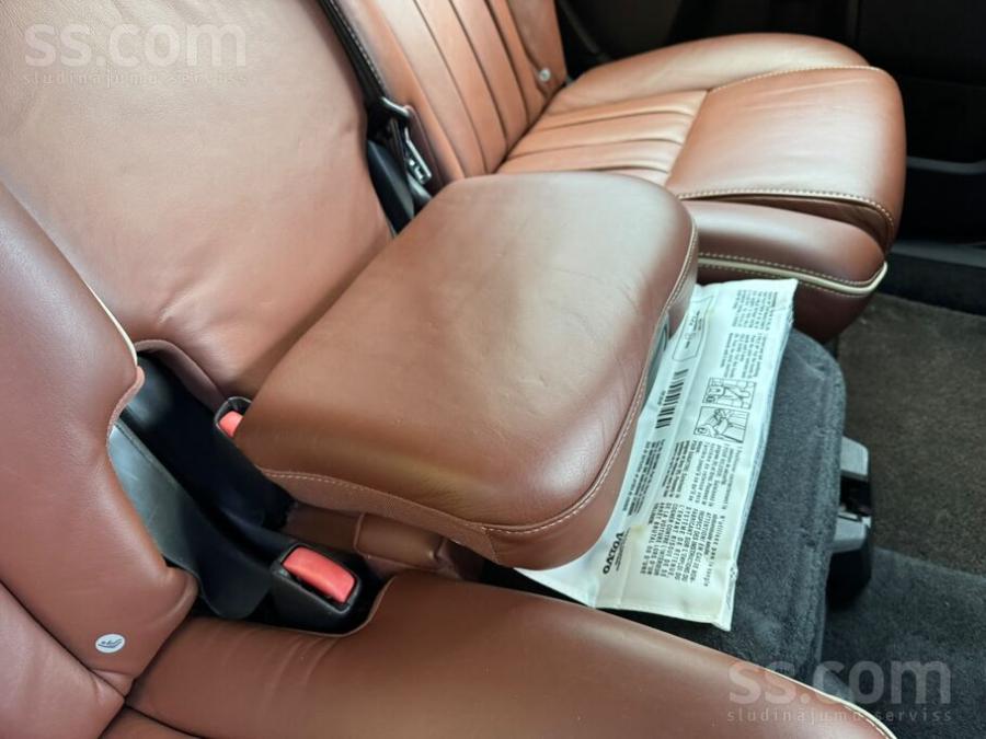 Grey Volvo XC90 2014 in Ogre, with an engine capacity of 2.40 L and mileage of 198 thousand km for 13280 €, photo 31 on AUTOMOTO.COM.LV