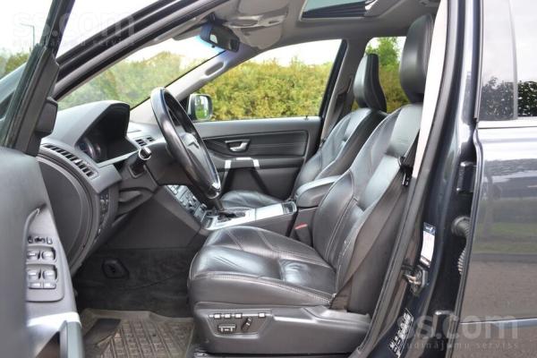 Grey Volvo XC90 2014 in Jurmala, with an engine capacity of 2.40 L and mileage of 271 thousand km for 12200 €, photo 9 on AUTOMOTO.COM.LV