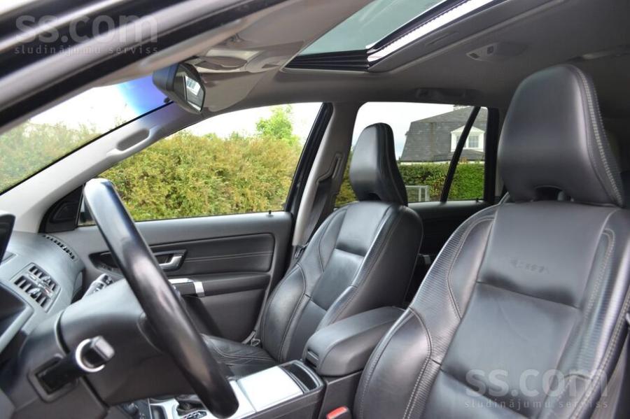Grey Volvo XC90 2014 in Jurmala, with an engine capacity of 2.40 L and mileage of 271 thousand km for 12200 €, photo 11 on AUTOMOTO.COM.LV