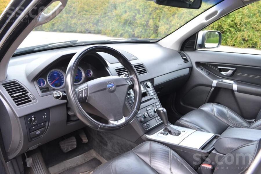 Grey Volvo XC90 2014 in Jurmala, with an engine capacity of 2.40 L and mileage of 271 thousand km for 12200 €, photo 12 on AUTOMOTO.COM.LV