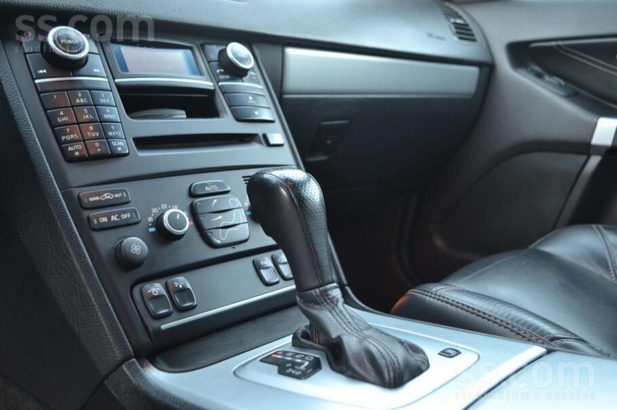 Grey Volvo XC90 2014 in Jurmala, with an engine capacity of 2.40 L and mileage of 271 thousand km for 12200 €, photo 16 on AUTOMOTO.COM.LV