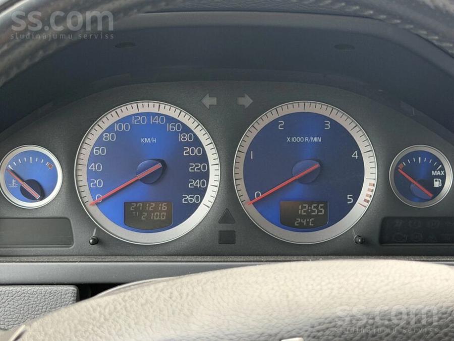 Grey Volvo XC90 2014 in Jurmala, with an engine capacity of 2.40 L and mileage of 271 thousand km for 12200 €, photo 18 on AUTOMOTO.COM.LV