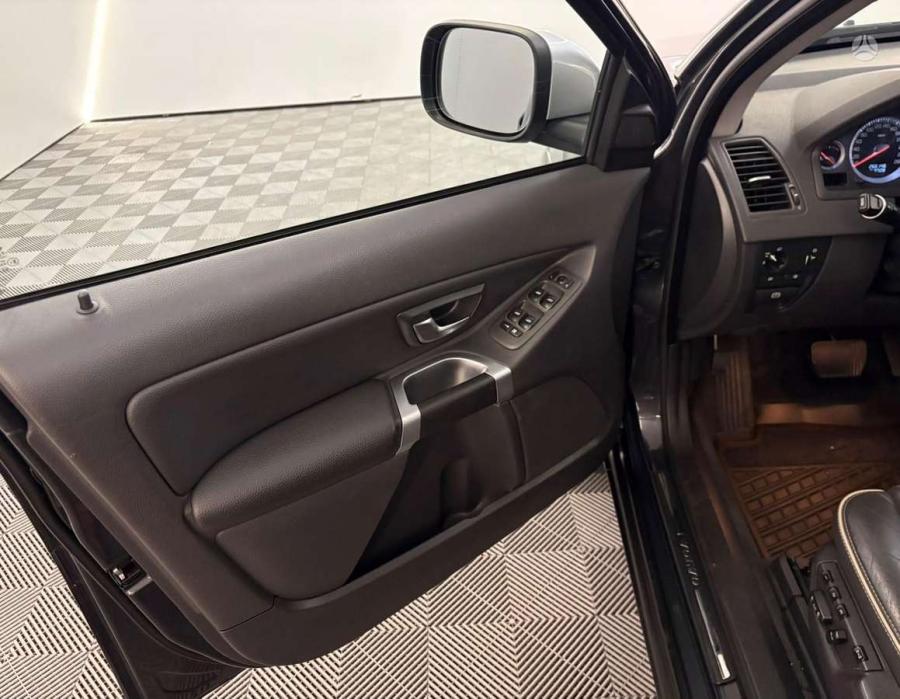 Серый Вольво ХС90 2014 в Мариямполе, объемом двигателя 2.40 л и пробегом 266 тыс. км за 13350 €, фото 24 на AUTOMOTO.COM.LV
