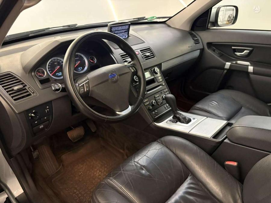 Pelēks Volvo XC90 2014 Marijampole, ar dzinēja tilpumu 2.40 L un nobraukumu 270 tūkst. km par 12750 €, foto 3 vietnē AUTOMOTO.COM.LV