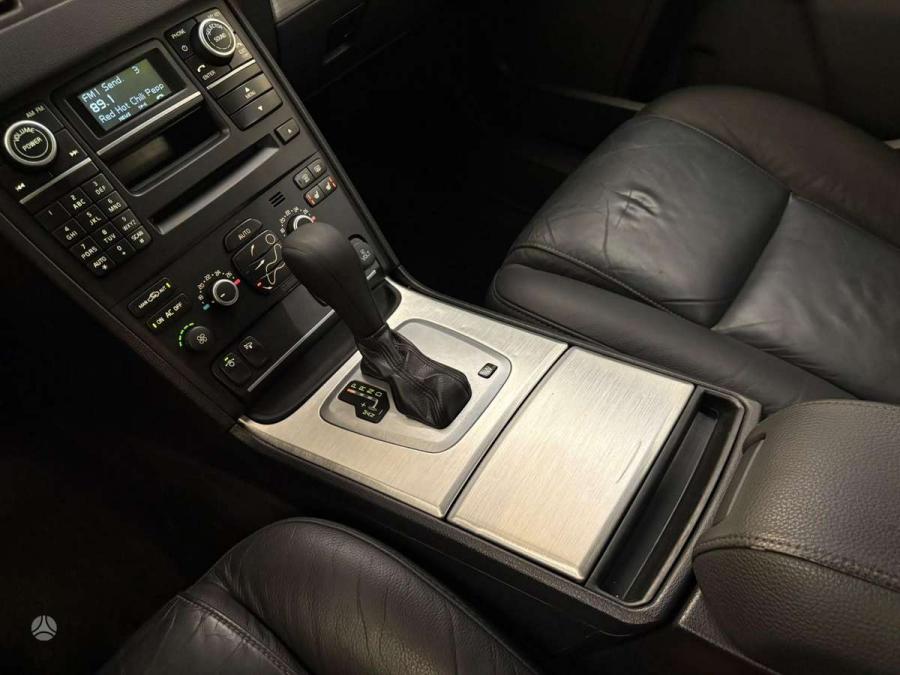 Pelēks Volvo XC90 2014 Marijampole, ar dzinēja tilpumu 2.40 L un nobraukumu 270 tūkst. km par 12750 €, foto 4 vietnē AUTOMOTO.COM.LV