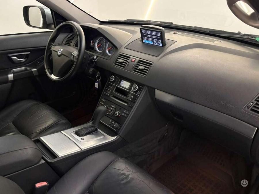Pelēks Volvo XC90 2014 Marijampole, ar dzinēja tilpumu 2.40 L un nobraukumu 270 tūkst. km par 12750 €, foto 14 vietnē AUTOMOTO.COM.LV