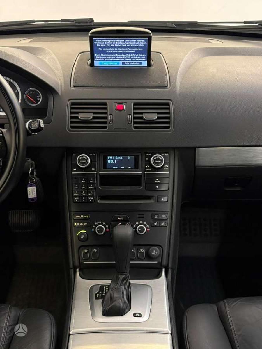 Pelēks Volvo XC90 2014 Marijampole, ar dzinēja tilpumu 2.40 L un nobraukumu 270 tūkst. km par 12750 €, foto 16 vietnē AUTOMOTO.COM.LV