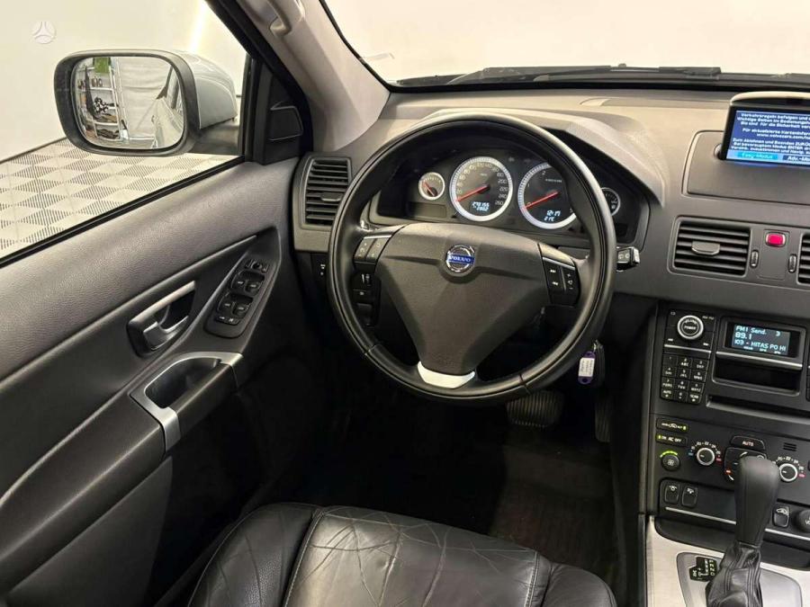 Pelēks Volvo XC90 2014 Marijampole, ar dzinēja tilpumu 2.40 L un nobraukumu 270 tūkst. km par 12750 €, foto 18 vietnē AUTOMOTO.COM.LV