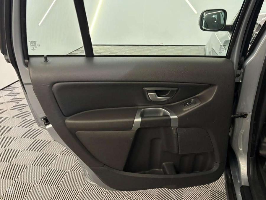 Pelēks Volvo XC90 2014 Marijampole, ar dzinēja tilpumu 2.40 L un nobraukumu 270 tūkst. km par 12750 €, foto 19 vietnē AUTOMOTO.COM.LV