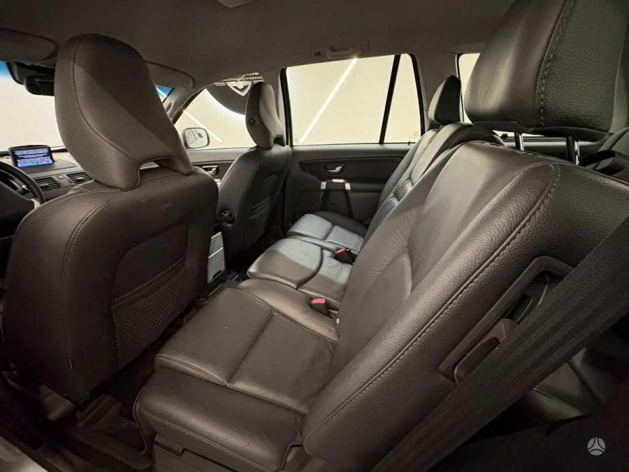 Pelēks Volvo XC90 2014 Marijampole, ar dzinēja tilpumu 2.40 L un nobraukumu 270 tūkst. km par 12750 €, foto 20 vietnē AUTOMOTO.COM.LV