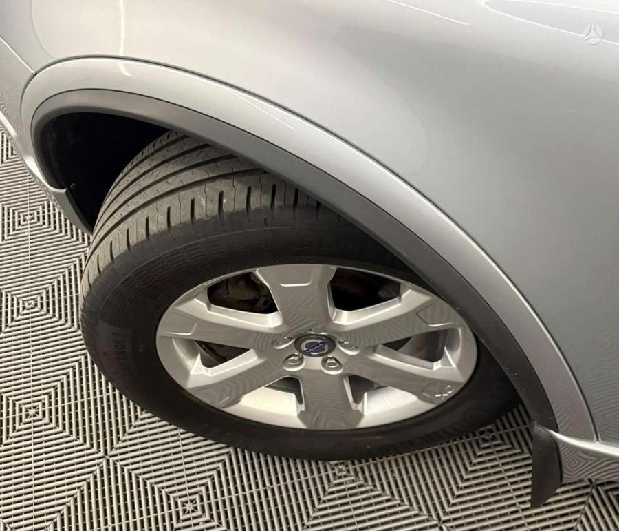 Pelēks Volvo XC90 2014 Marijampole, ar dzinēja tilpumu 2.40 L un nobraukumu 270 tūkst. km par 12750 €, foto 22 vietnē AUTOMOTO.COM.LV