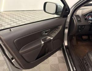 Pelēks Volvo XC90 2014 Marijampole, ar dzinēja tilpumu 2.40 L un nobraukumu 270 tūkst. km par 12750 €, foto 23 vietnē AUTOMOTO.COM.LV