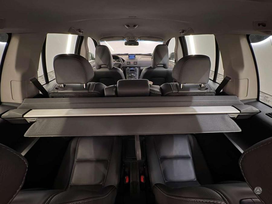 Pelēks Volvo XC90 2014 Marijampole, ar dzinēja tilpumu 2.40 L un nobraukumu 270 tūkst. km par 12750 €, foto 26 vietnē AUTOMOTO.COM.LV