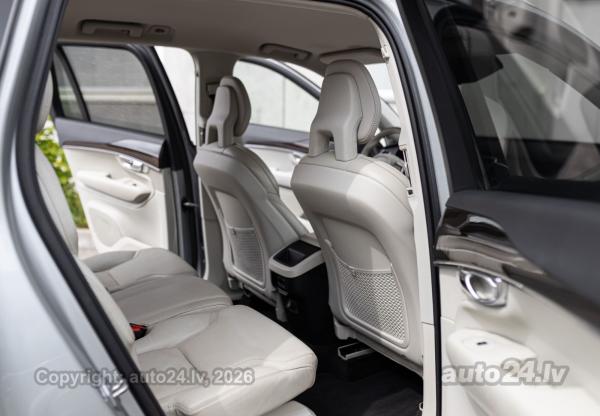Grey Volvo XC90 2015 in Tallinn, with an engine capacity of 2.00 L and mileage of 325 thousand km for 16900 €, photo 9 on AUTOMOTO.COM.LV
