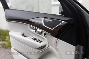 Grey Volvo XC90 2015 in Tallinn, with an engine capacity of 2.00 L and mileage of 325 thousand km for 16900 €, photo 13 on AUTOMOTO.COM.LV