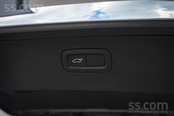 Pelēks Volvo XC90 2015 Rīga, ar dzinēja tilpumu 2.00 L un nobraukumu 319 tūkst. km par 14990 €, foto 7 vietnē AUTOMOTO.COM.LV