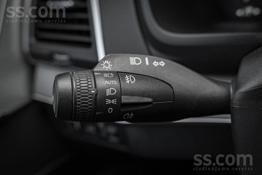 Pelēks Volvo XC90 2015 Rīga, ar dzinēja tilpumu 2.00 L un nobraukumu 319 tūkst. km par 14990 €, foto 18 vietnē AUTOMOTO.COM.LV