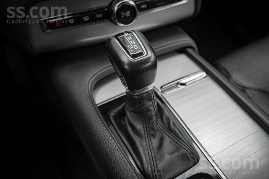 Pelēks Volvo XC90 2015 Rīga, ar dzinēja tilpumu 2.00 L un nobraukumu 319 tūkst. km par 14990 €, foto 23 vietnē AUTOMOTO.COM.LV