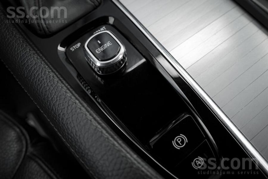 Pelēks Volvo XC90 2015 Rīga, ar dzinēja tilpumu 2.00 L un nobraukumu 319 tūkst. km par 14990 €, foto 24 vietnē AUTOMOTO.COM.LV