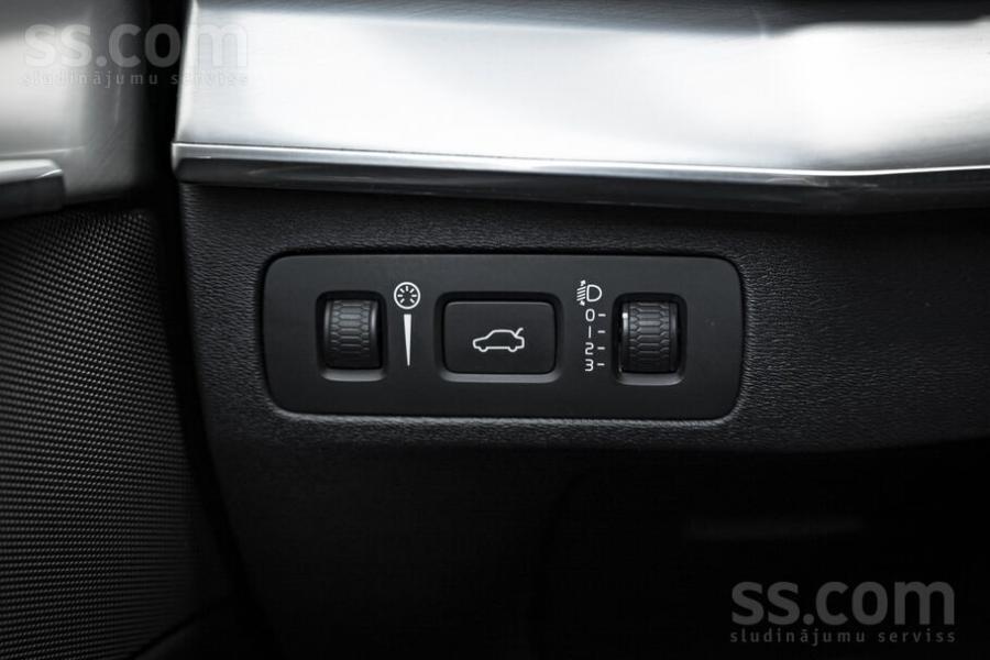 Pelēks Volvo XC90 2015 Rīga, ar dzinēja tilpumu 2.00 L un nobraukumu 319 tūkst. km par 14990 €, foto 30 vietnē AUTOMOTO.COM.LV