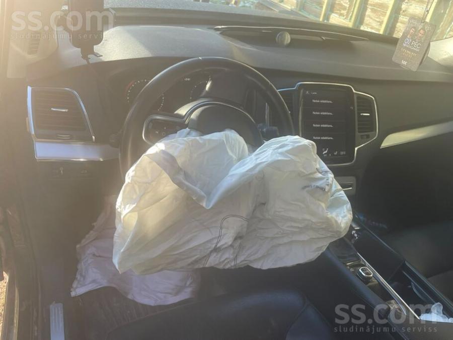 Grey Volvo XC90 2015 in Riga, with an engine capacity of 2.00 L and mileage of 385 thousand km for 9620 €, photo 1 on AUTOMOTO.COM.LV