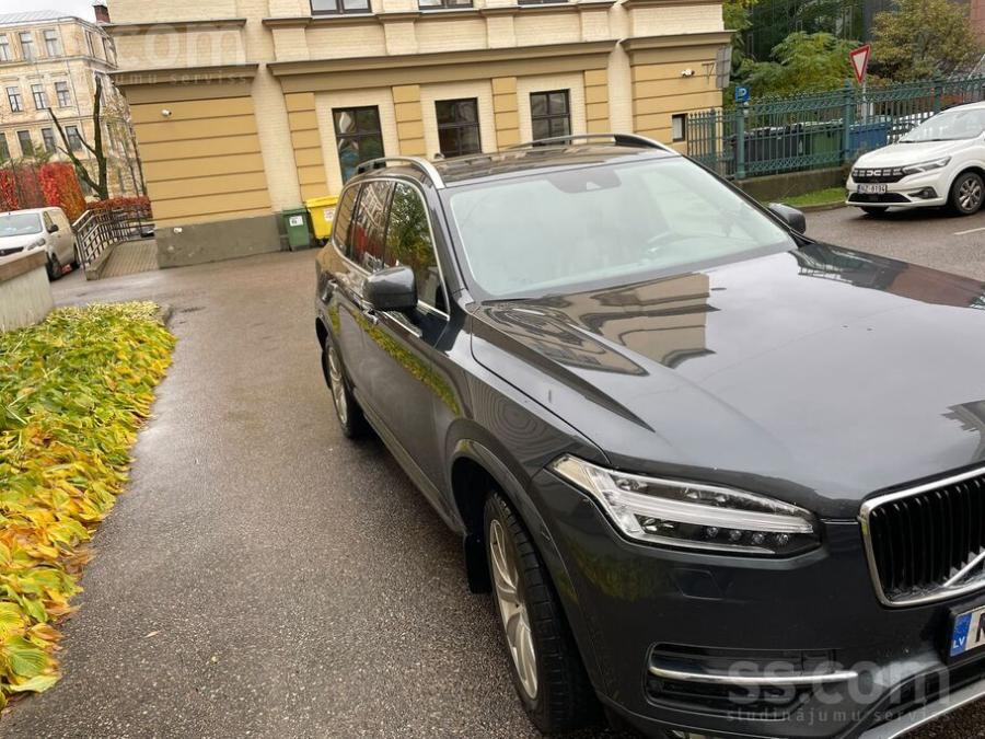 Grey Volvo XC90 2015 in Riga, with an engine capacity of 2.00 L and mileage of 385 thousand km for 9620 €, photo 5 on AUTOMOTO.COM.LV