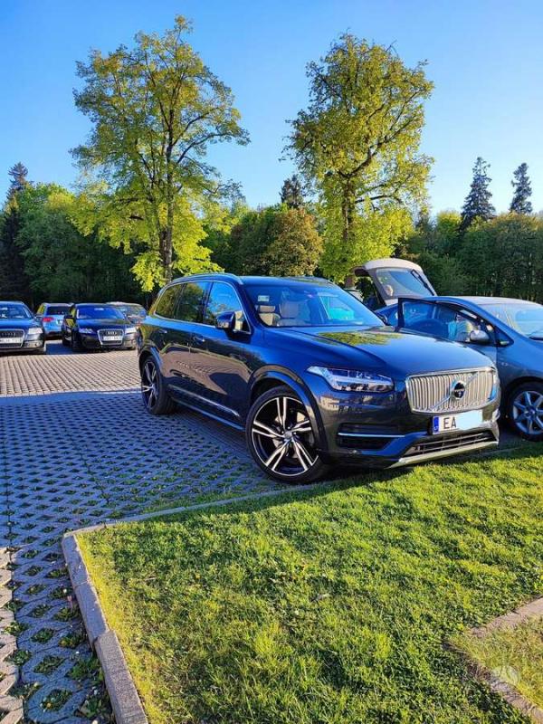Grey Volvo XC90 2016 in Kaunas, with an engine capacity of 1.97 L and mileage of 350 thousand km for 17900 €, photo 1 on AUTOMOTO.COM.LV