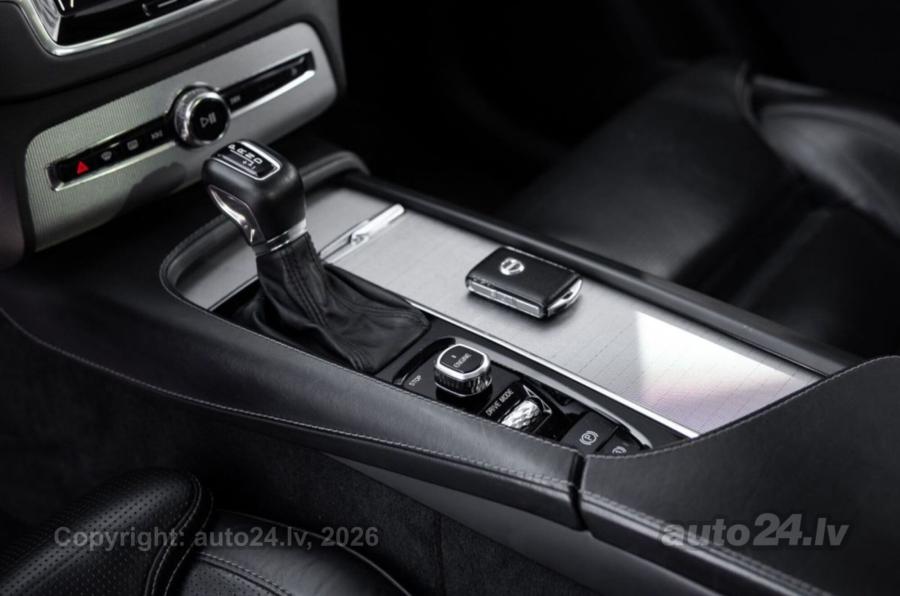 Grey Volvo XC90 2016 in Riga, with an engine capacity of 2.00 L and mileage of 195 thousand km for 23300 €, photo 20 on AUTOMOTO.COM.LV
