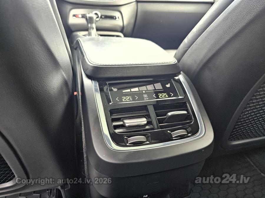 Grey Volvo XC90 2016 in Tallinn, with an engine capacity of 2.00 L and mileage of 143 thousand km for 23500 €, photo 9 on AUTOMOTO.COM.LV