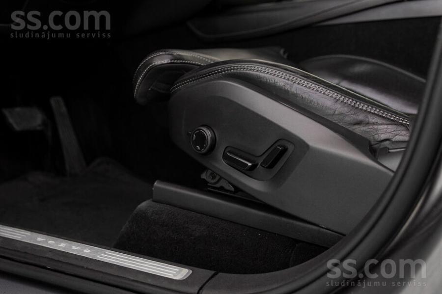Pelēks Volvo XC90 2016 Rīga, ar dzinēja tilpumu 2.00 L un nobraukumu 195 tūkst. km par 23300 €, foto 14 vietnē AUTOMOTO.COM.LV