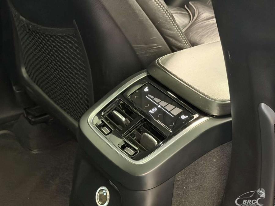 Grey Volvo XC90 2016 in Vilnius, with an engine capacity of 1.97 L and mileage of 315 thousand km for 17900 €, photo 17 on AUTOMOTO.COM.LV