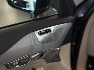 Grey Volvo XC90 2016 in Klaipeda, with an engine capacity of 2.00 L and mileage of 251 thousand km for 23500 €, photo 13 on AUTOMOTO.COM.LV