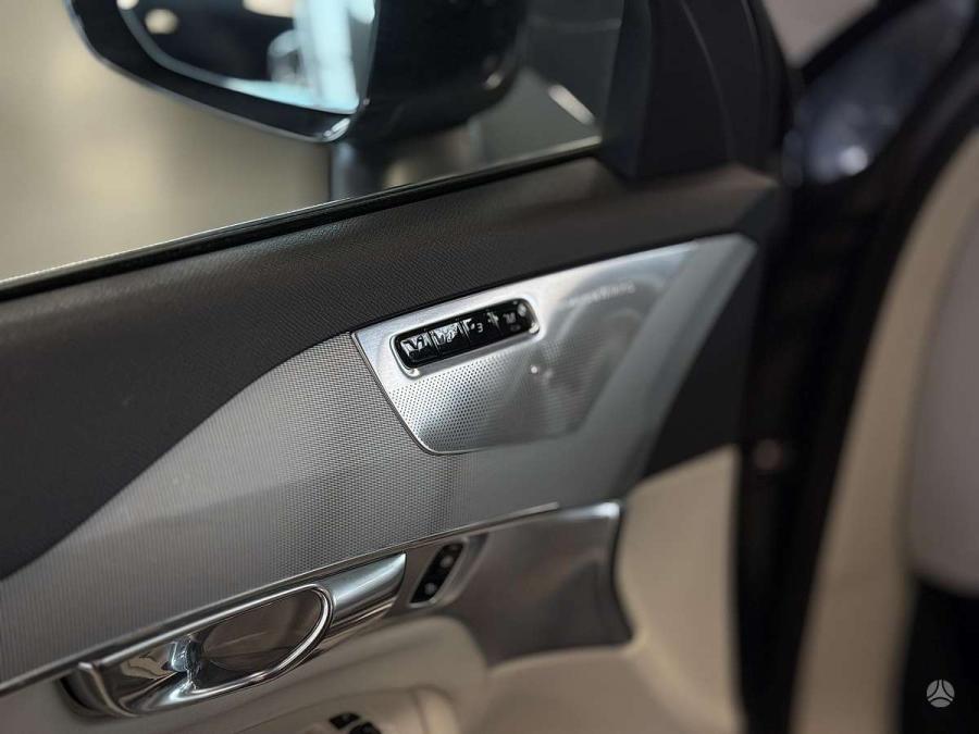 Grey Volvo XC90 2016 in Klaipeda, with an engine capacity of 2.00 L and mileage of 251 thousand km for 23500 €, photo 13 on AUTOMOTO.COM.LV