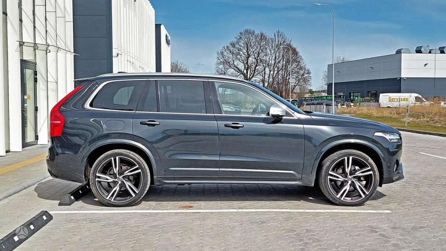 Grey Volvo XC90 2016 in Vilnius, with an engine capacity of 1.97 L and mileage of 245 thousand km for 20990 €, photo 9 on AUTOMOTO.COM.LV