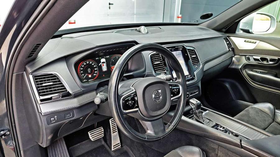 Grey Volvo XC90 2016 in Vilnius, with an engine capacity of 1.97 L and mileage of 245 thousand km for 20990 €, photo 16 on AUTOMOTO.COM.LV