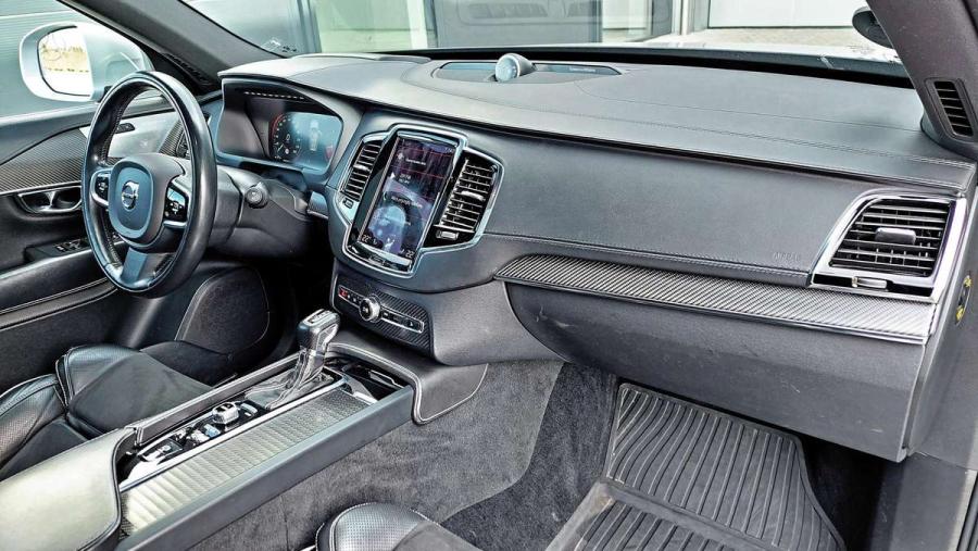 Grey Volvo XC90 2016 in Vilnius, with an engine capacity of 1.97 L and mileage of 245 thousand km for 20990 €, photo 23 on AUTOMOTO.COM.LV