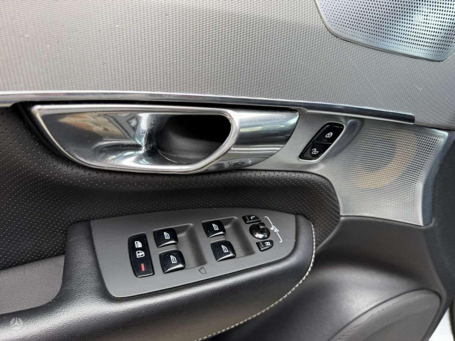 Pelēks Volvo XC90 2016 Viļņa, ar dzinēja tilpumu 1.97 L un nobraukumu 150 tūkst. km par 20800 €, foto 29 vietnē AUTOMOTO.COM.LV